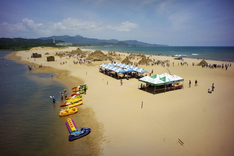 15 Best Taiwan Beaches - A Guide to Local Favorite Beaches